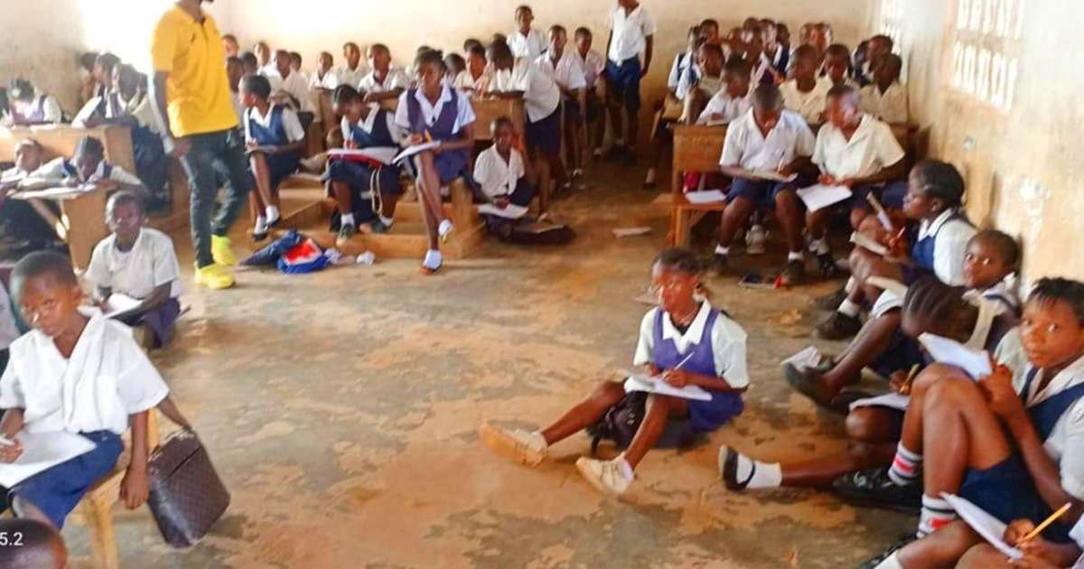 Liberian Students Sit on Bare Floor to Learn - Verity News